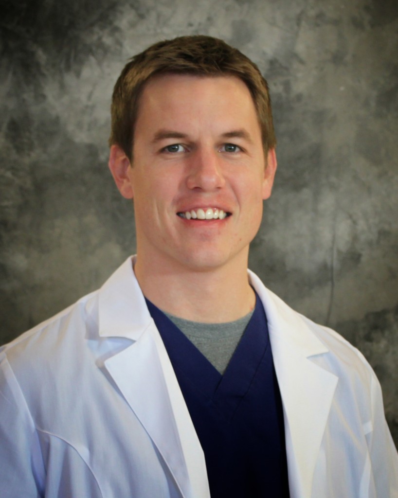 Ryan Curts, DMD - Nuestra Clinica del Valle